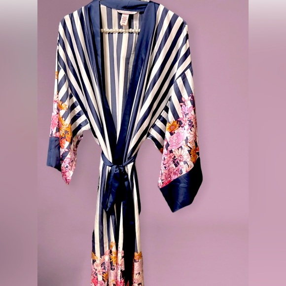 Victoria's Secret | Intimates & Sleepwear | Nwt Victorias Secret Robe ...